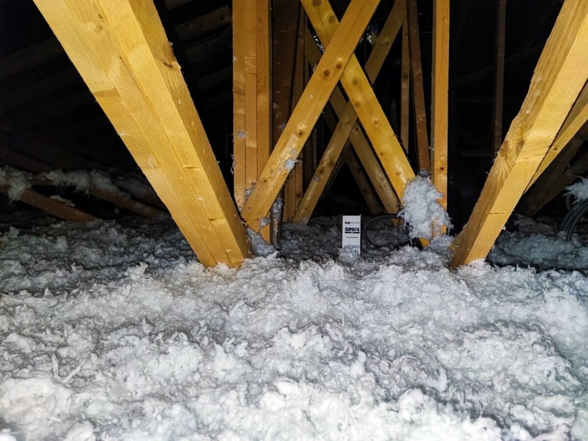 Isolation des combles par soufflage de laine de verre Supafil
